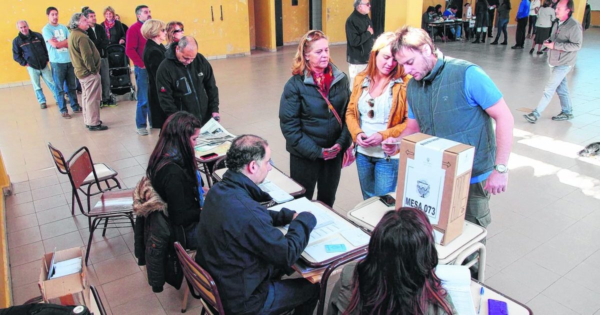 Elecciones 2023 en Río Negro: votan 22 municipios, con deserciones ...