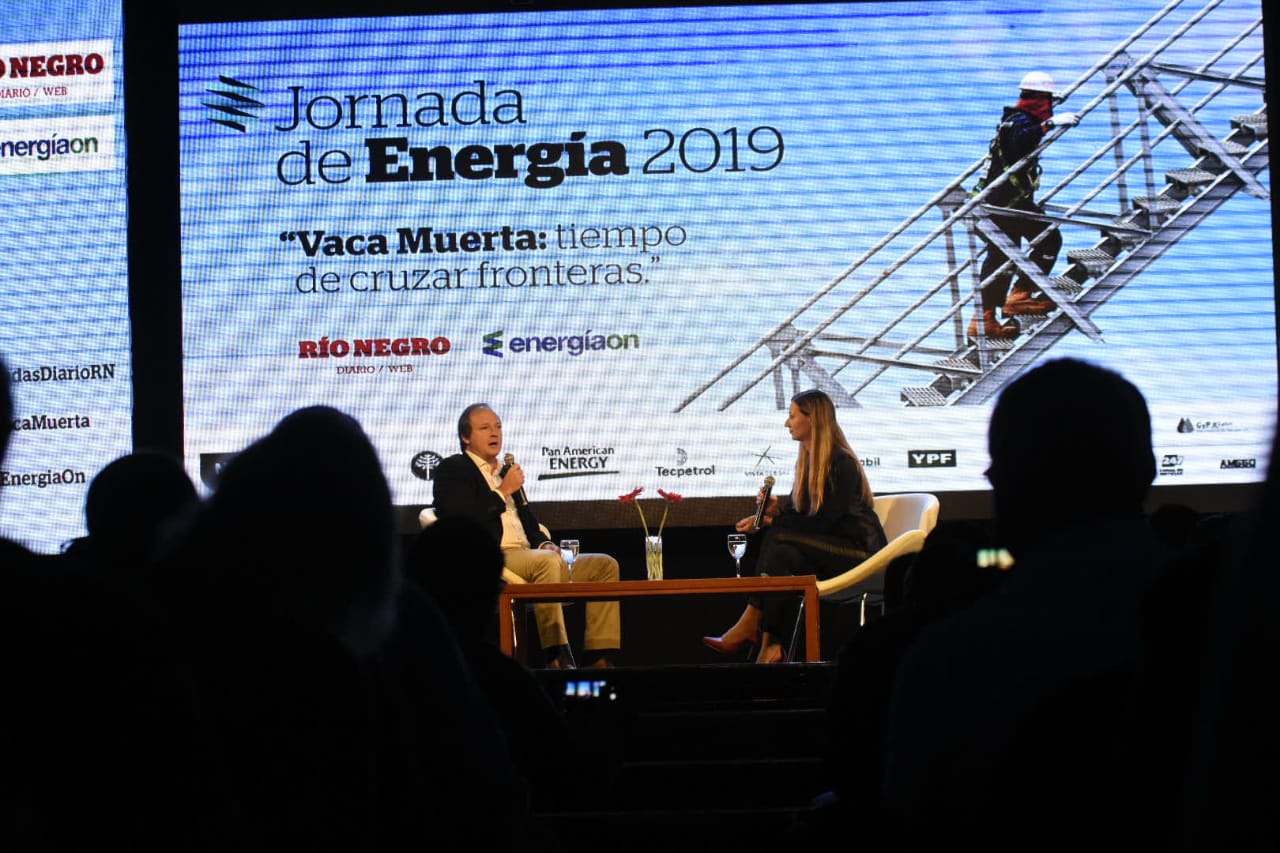 Para el CEO de YPF «es más viable acelerar desarrollos de petróleo que ...