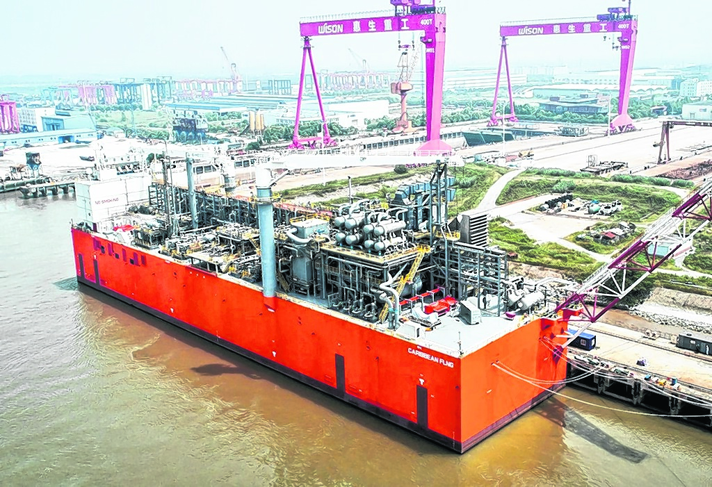 YPF apura la barcaza licuefactora - Diario Río Negro