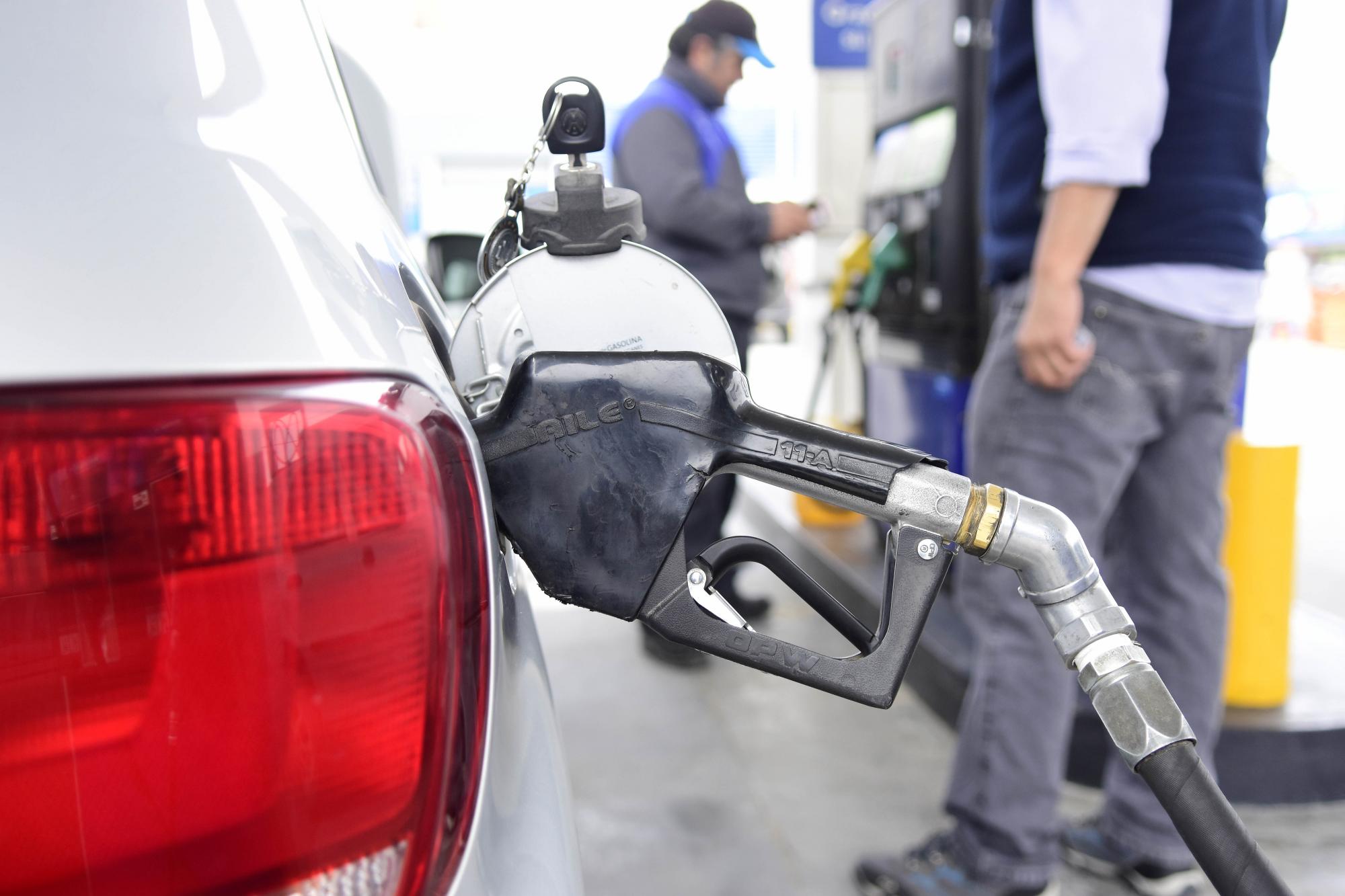 YPF y Shell aumentaron 1,5% las naftas - Diario Río Negro