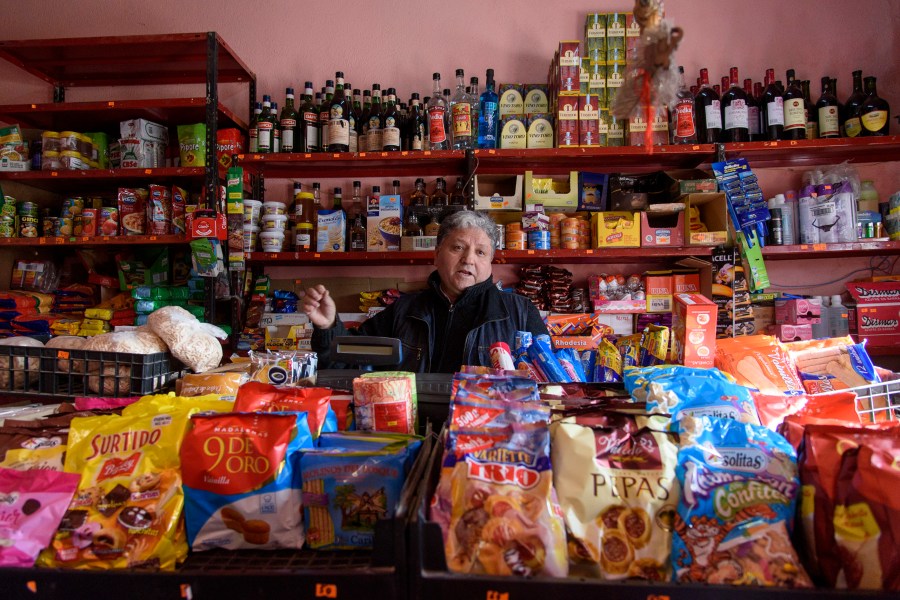 En tiempos de crisis, el almacén de barrio hace la diferencia