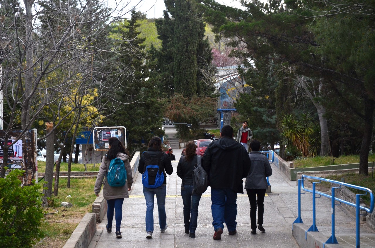 Una docena de razones para estudiar en la UNCo - Diario Río Negro