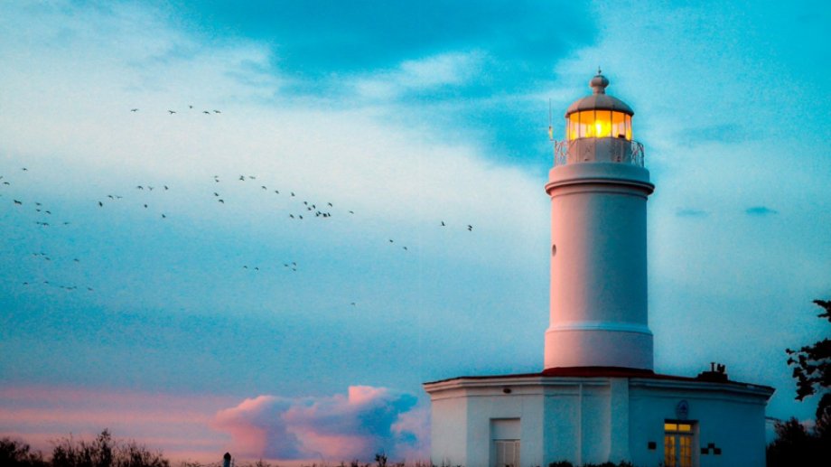 Un faro en el camino de la costa más inolvidable