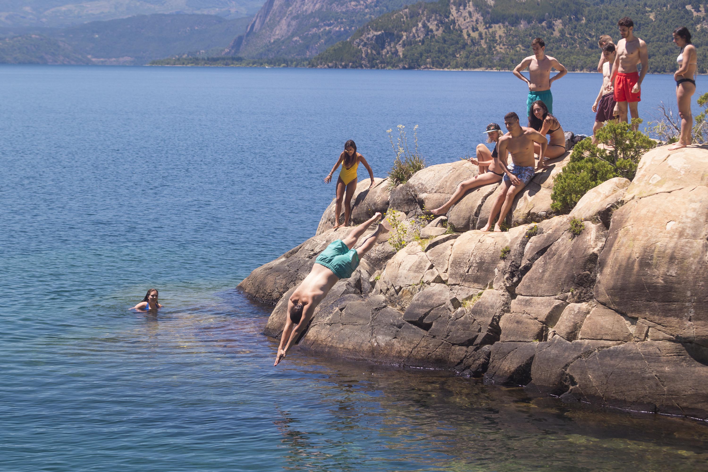 Yuco, la playa de agua color esmeralda de San Martín de los Andes ...