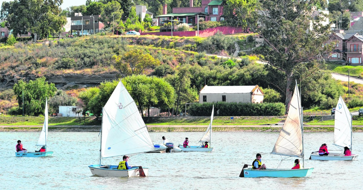 Los veleros marcaron el comienzo de la Fiesta del Río en Viedma ...
