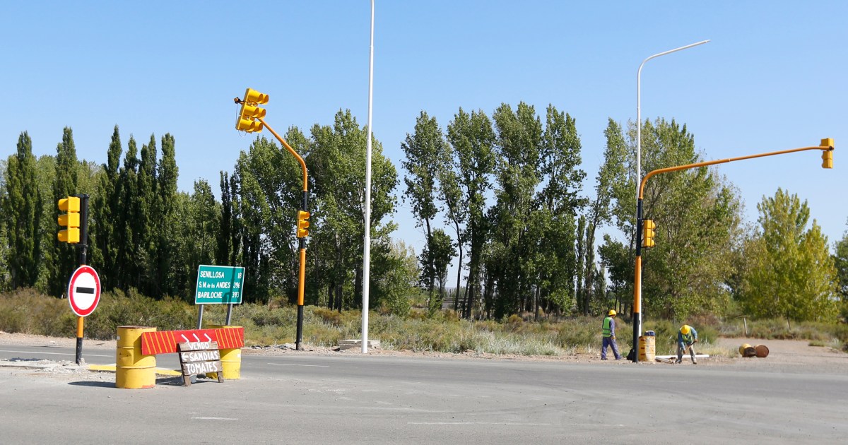 Solicitan que se pongan en funcionamiento los semáforos sobre Ruta 22 ...