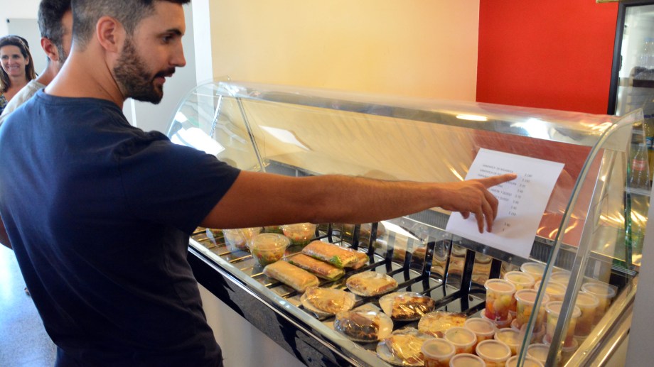 La UNRN abrió comedor en Viedma y lanza un programa de subsidios ...