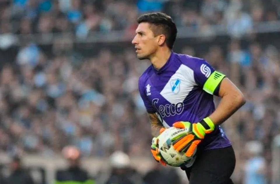 Crivelli, el arquero que da una mano en medio de la pandemia - Diario ...