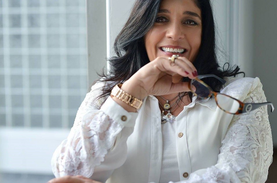 «Del papel a la red» presentará a Laura Miranda y su nuevo libro ...