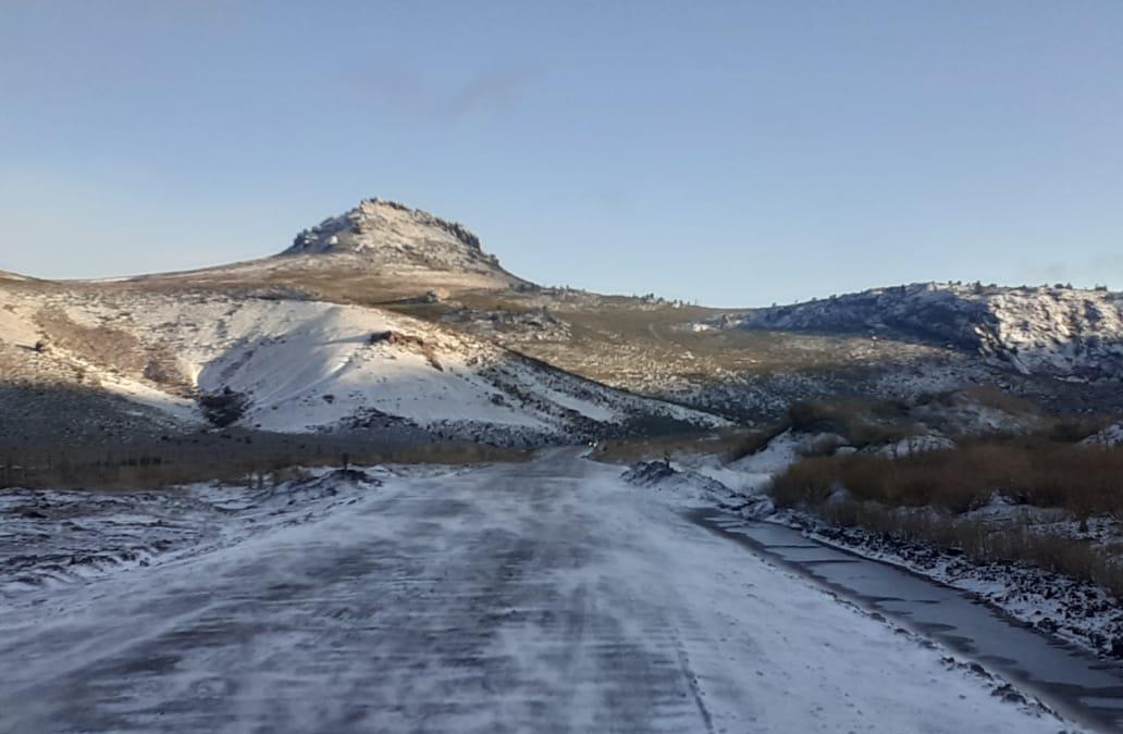 Precaución en las rutas 23 y 40 por presencia de hielo - Diario Río Negro