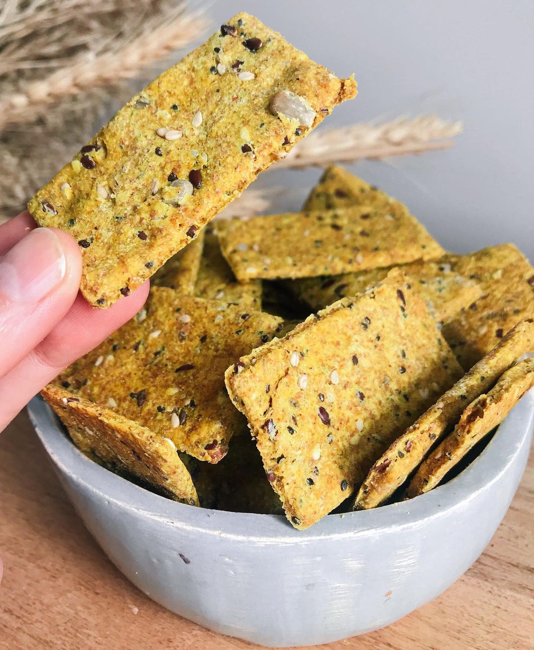 Crackers integrales de cúrcuma y mix de semillas - Diario Río Negro