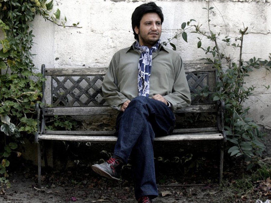 Entrevista con Alejandro Zambra por su novela "Poeta chileno"