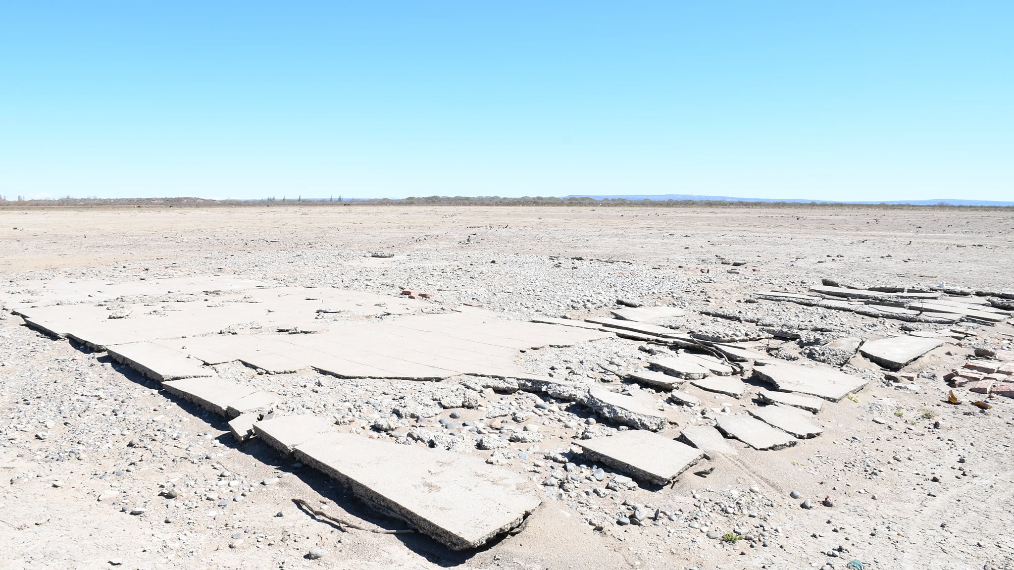 Picún Leufú salió a rescatar el pueblo que tapó el lago - Diario Río Negro