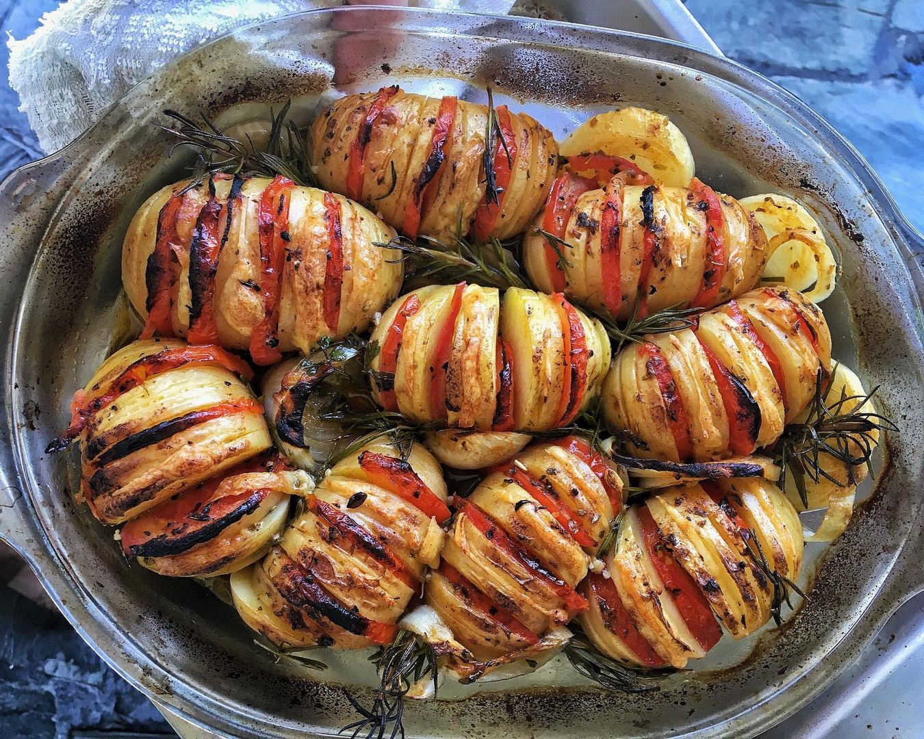 Sabor concentrado en estas papas hasselback - Diario Río Negro