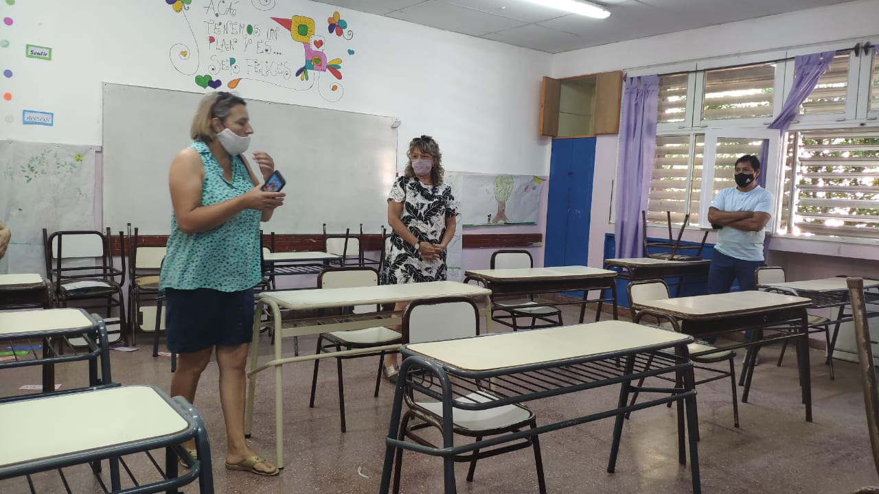 Comenzaron a preparar las escuelas de Neuquén para dar clases en ... Comenzaron a preparar las escuelas de Neuquén para dar clases en ...