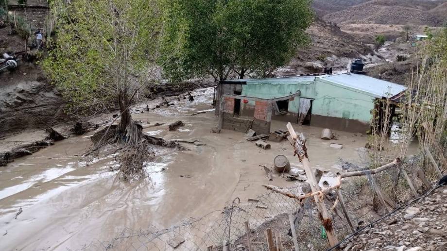 Tras el aluvión, Chos Malal no tiene agua - Diario Río Negro