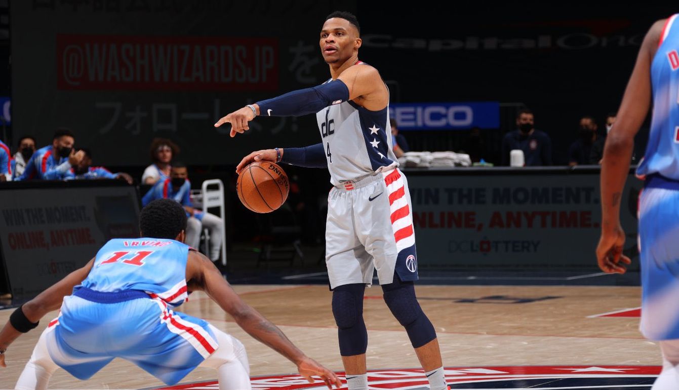 El increíble triple de Westbrook en la NBA - Diario Río Negro