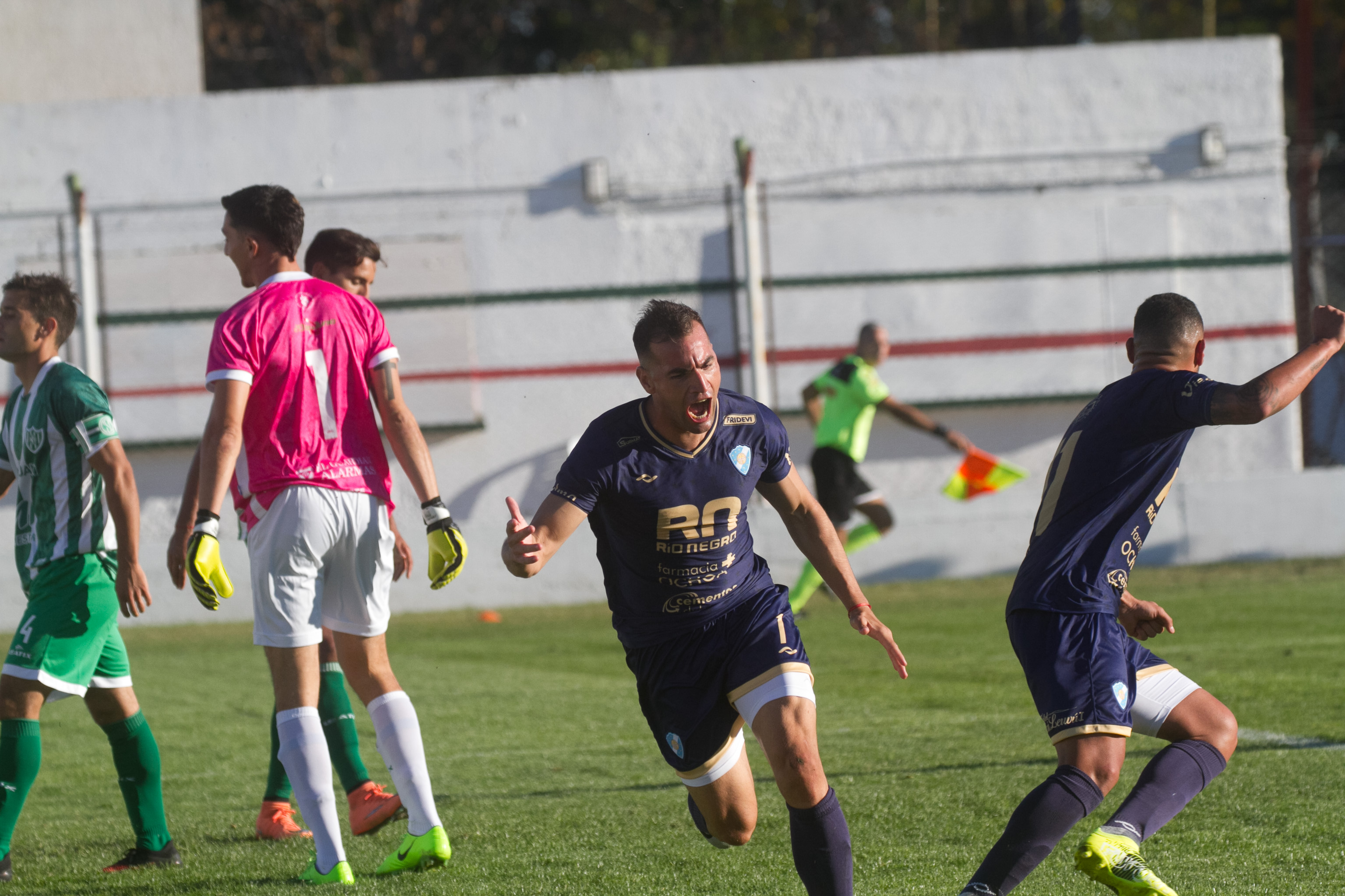 Sol de Mayo logró su primera victoria en el Federal A, al derrotar a ...
