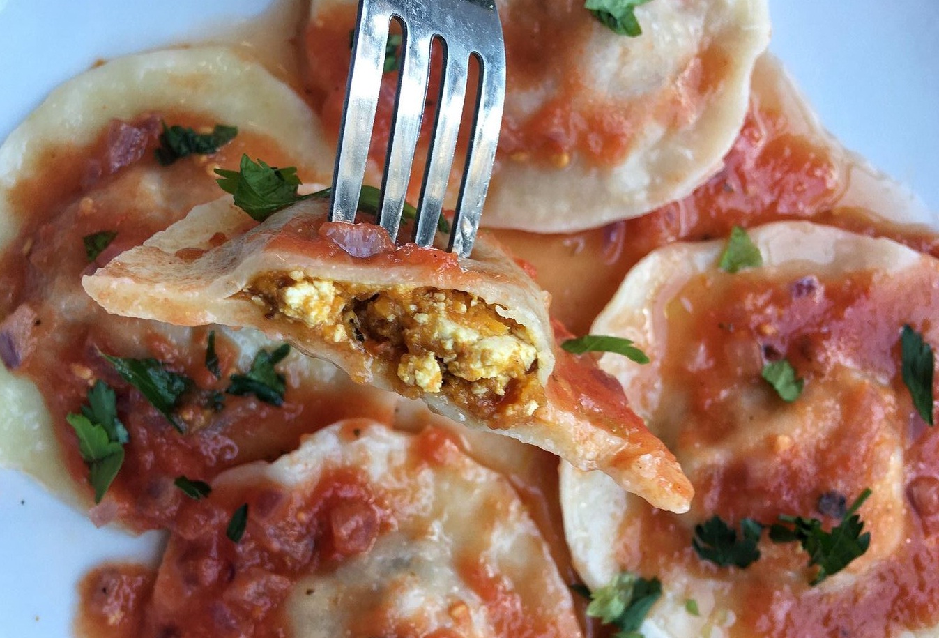 Amasamos unos raviolones veganos