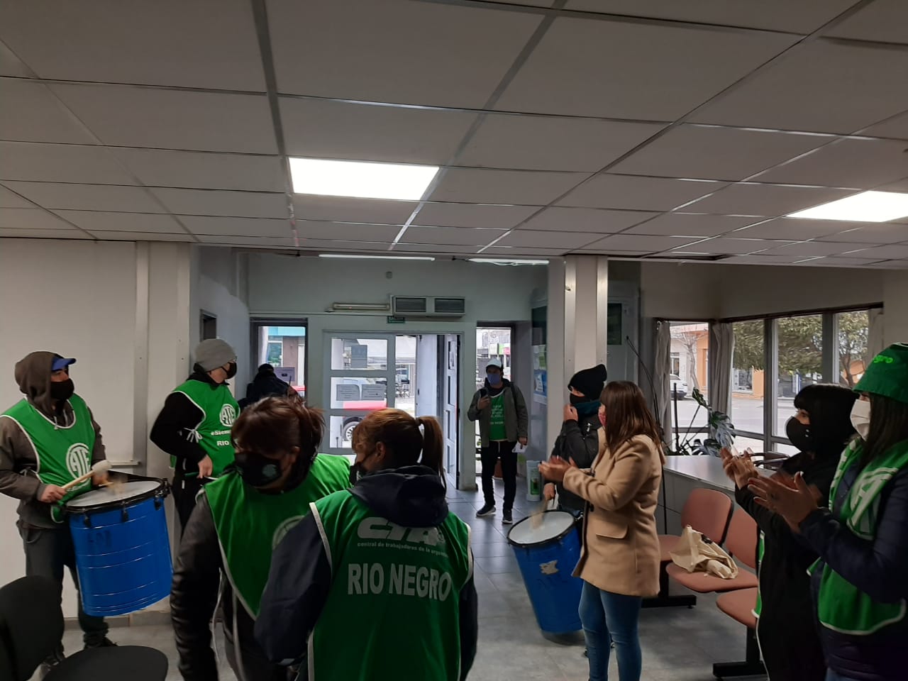 ATE protesta en el municipio de Allen por el pago del aguinaldo ...