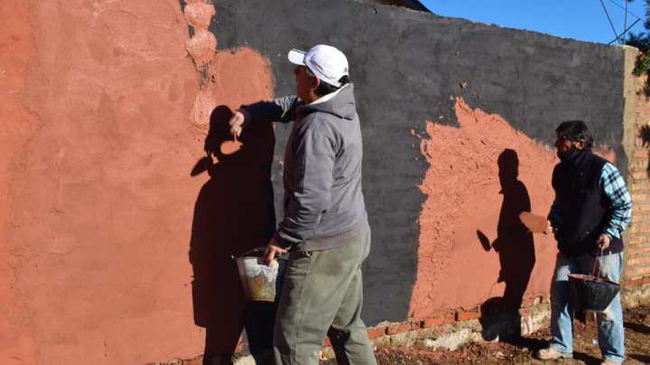 Picún Leufú: el pueblo que se mudó tres veces sale a reconstruir su ...
