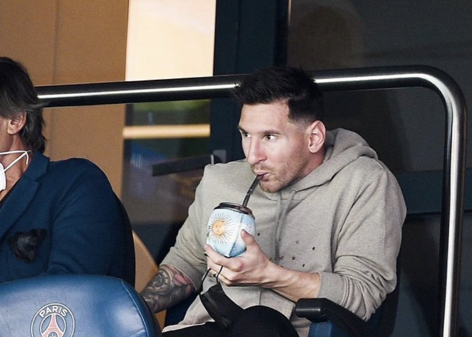 PSG gana, Lio toma mate: la foto de Messi que recorrió las redes ...
