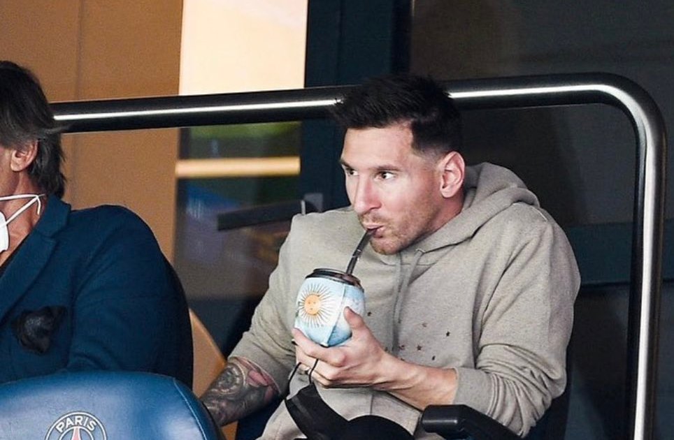 PSG gana, Lio toma mate: la foto de Messi que recorrió las redes ...