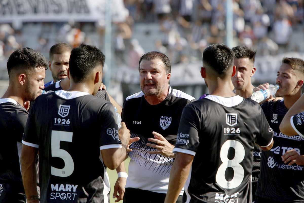 Gustavo Raggio no seguirá como entrenador de Cipolletti - Diario Río Negro