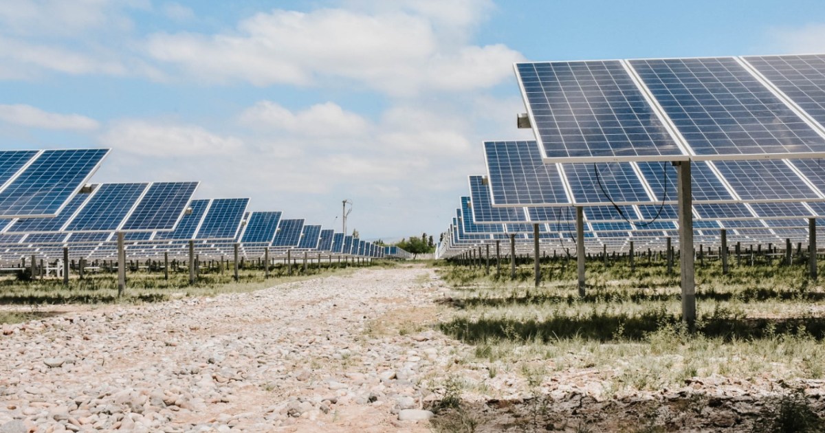 Energía sustentable: Cómo funcionan los paneles solares que se limpian ...