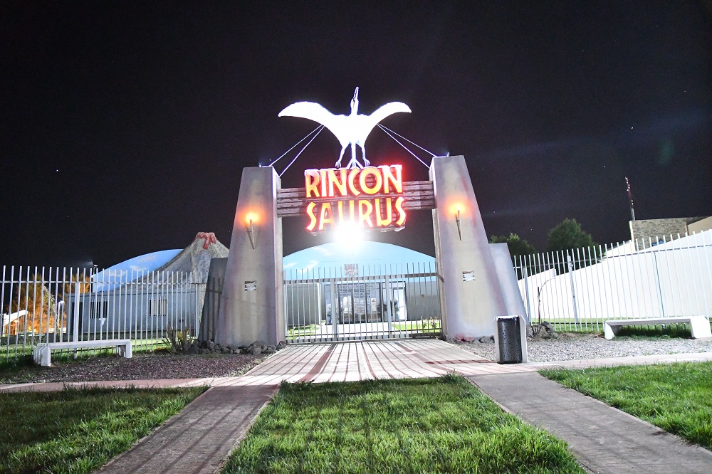 50° Aniversario de Rincón de los Sauces: el Museo y los dinos también ...