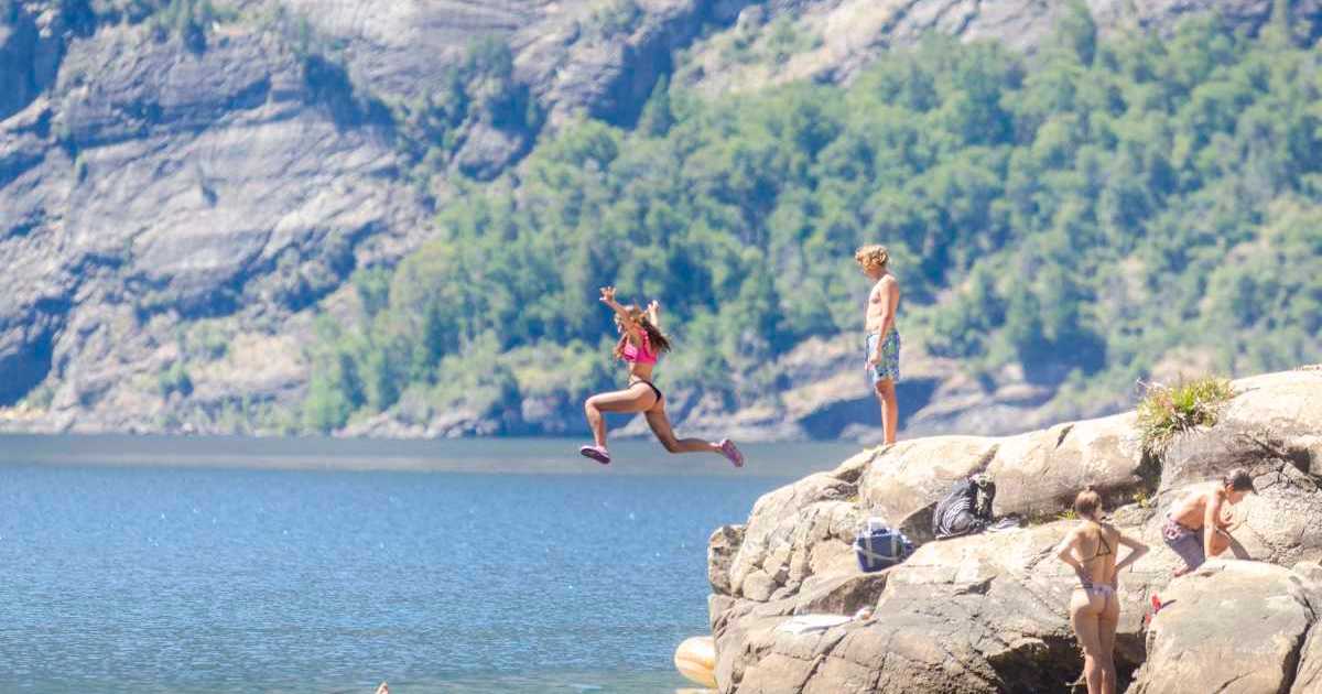 Así es Yuco, el caribe de la Patagonia a 30 km de San Martín de los ...