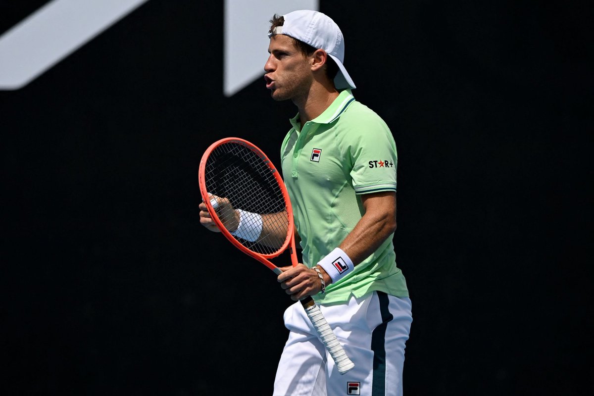 El Peque se acalambró faltando un game pero ganó igual en su debut en ...