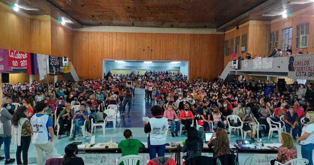 Reñida votación de ATEN define hoy el inicio de clases en Neuquén ...