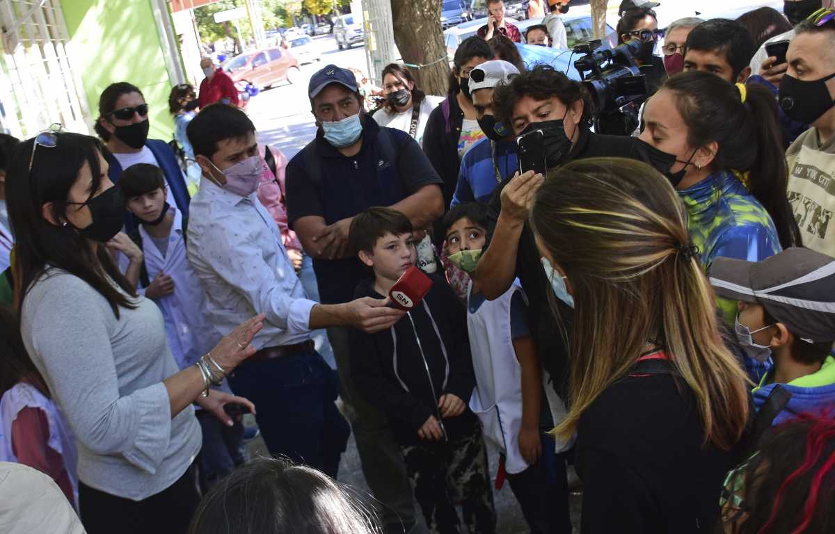 Sigue el reclamo de la Escuela 95: familias se movilizaron al Consejo ...