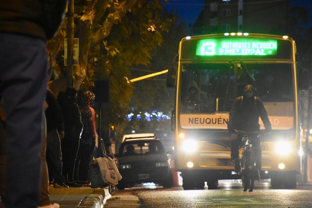 Hay colectivos hoy en Neuquén porque se levantó el paro de UTA - Diario ...