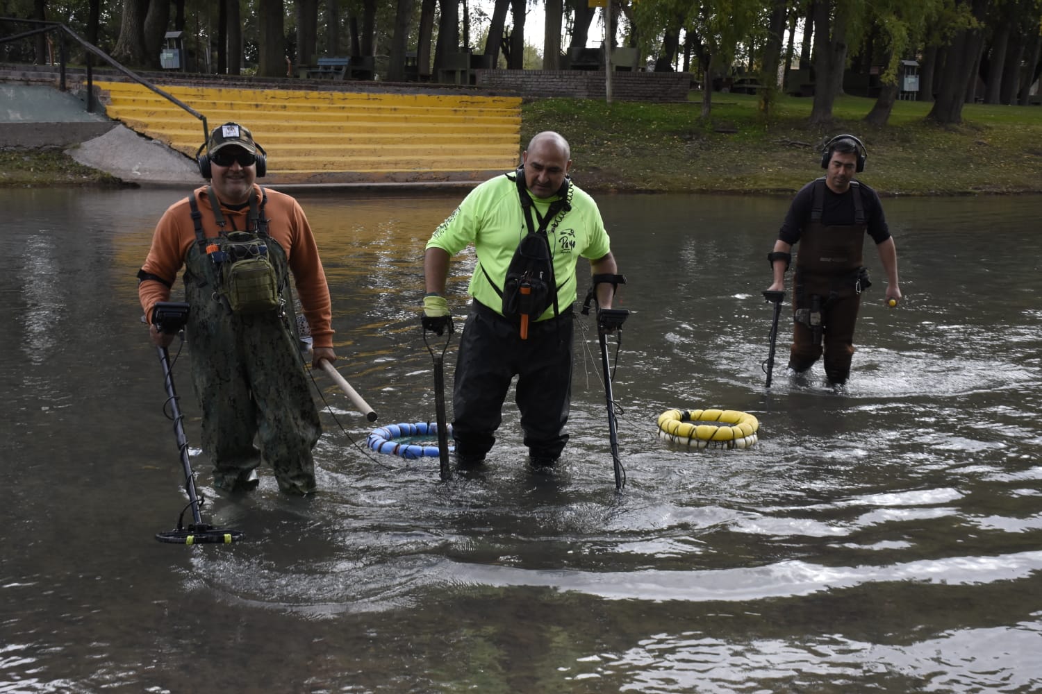 Buscadores de tesoros en ríos, lagos y mar: quiénes son y qué botines ...
