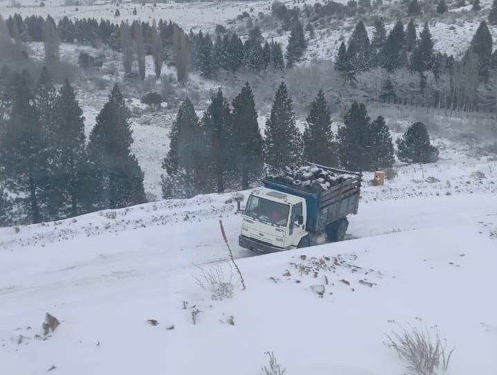 La nieve complica el tránsito en la ruta 23 - Diario Río Negro