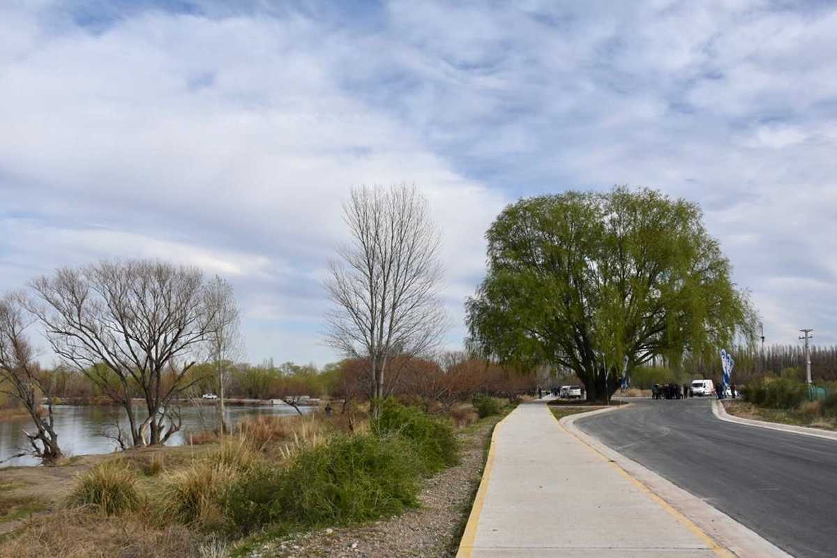 El paseo costero cobra fuerza en Valentina sur, en el límite oeste de Neuquén - Diario Río Negro