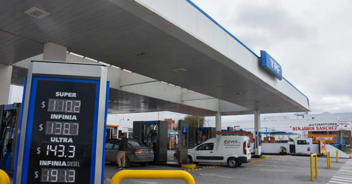 En Roca el litro de nafta súper superó los $130 - Diario Río Negro