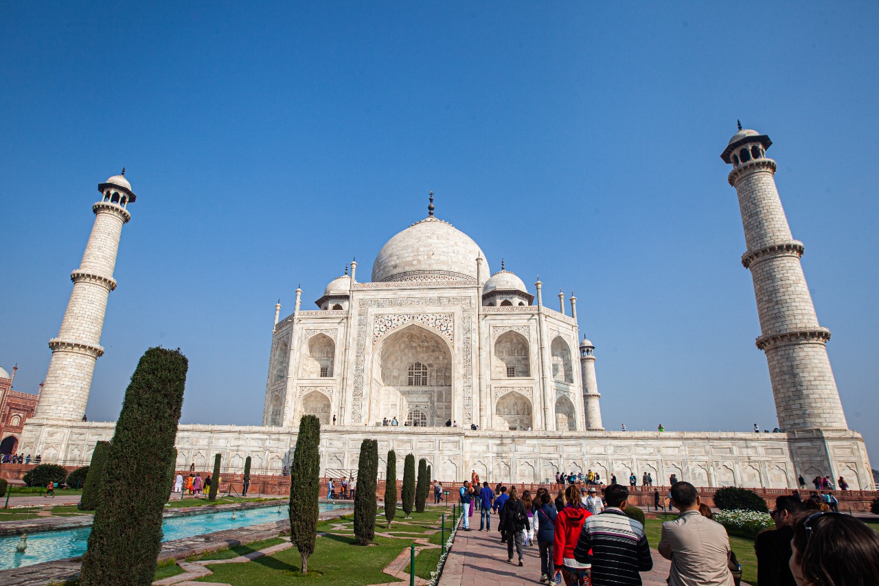 Un paseo por el Taj Majal, el monumento más visitado de la India ...