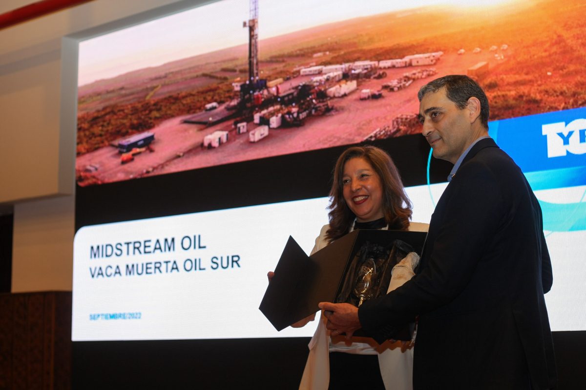 CEO de YPF aseguró que el oleoducto y el puerto petrolero son clave ...