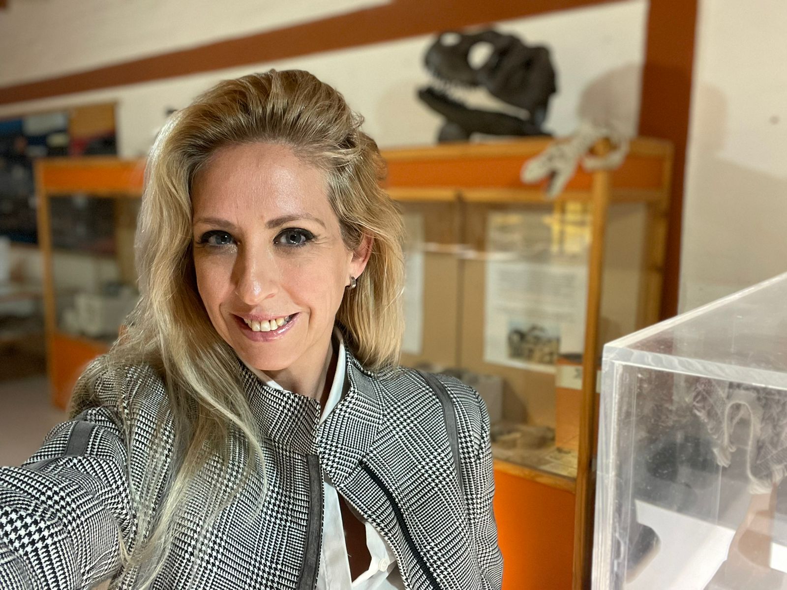 «En escena, Valcheta», con una apasionada de su pueblo, Romina Rial ...