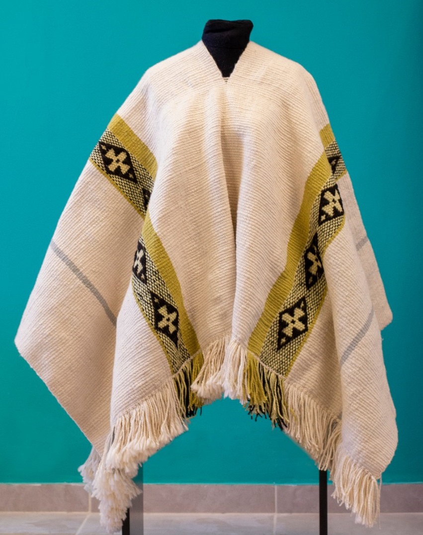 El Poncho Rionegrino se convirtió en Emblema Provincial - Diario Río Negro