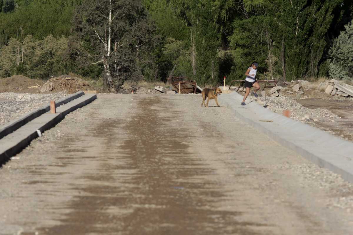 Acción concertada con el club Independiente para continuar el Paseo Costero sobre el río Neuquén ...