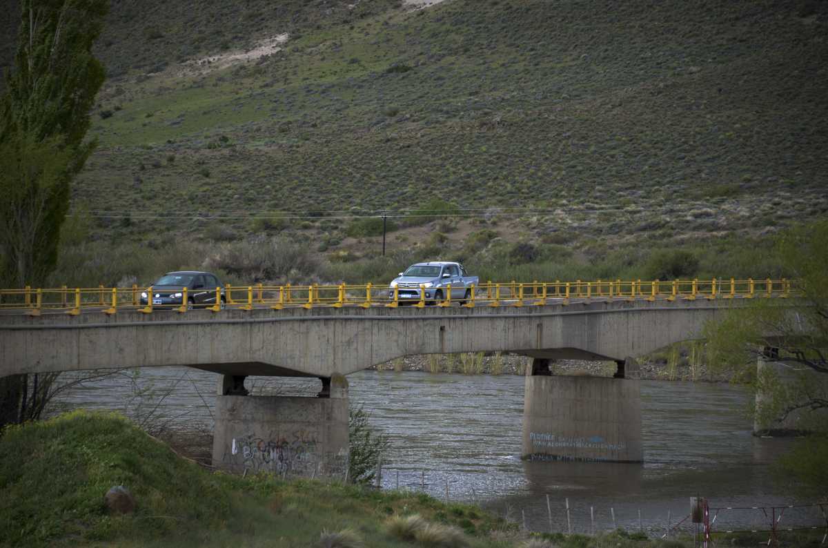 VIDEO: reactivan la obra eterna del puente en La Rinconada en la Ruta 40 de Neuquén - Diario Río ...