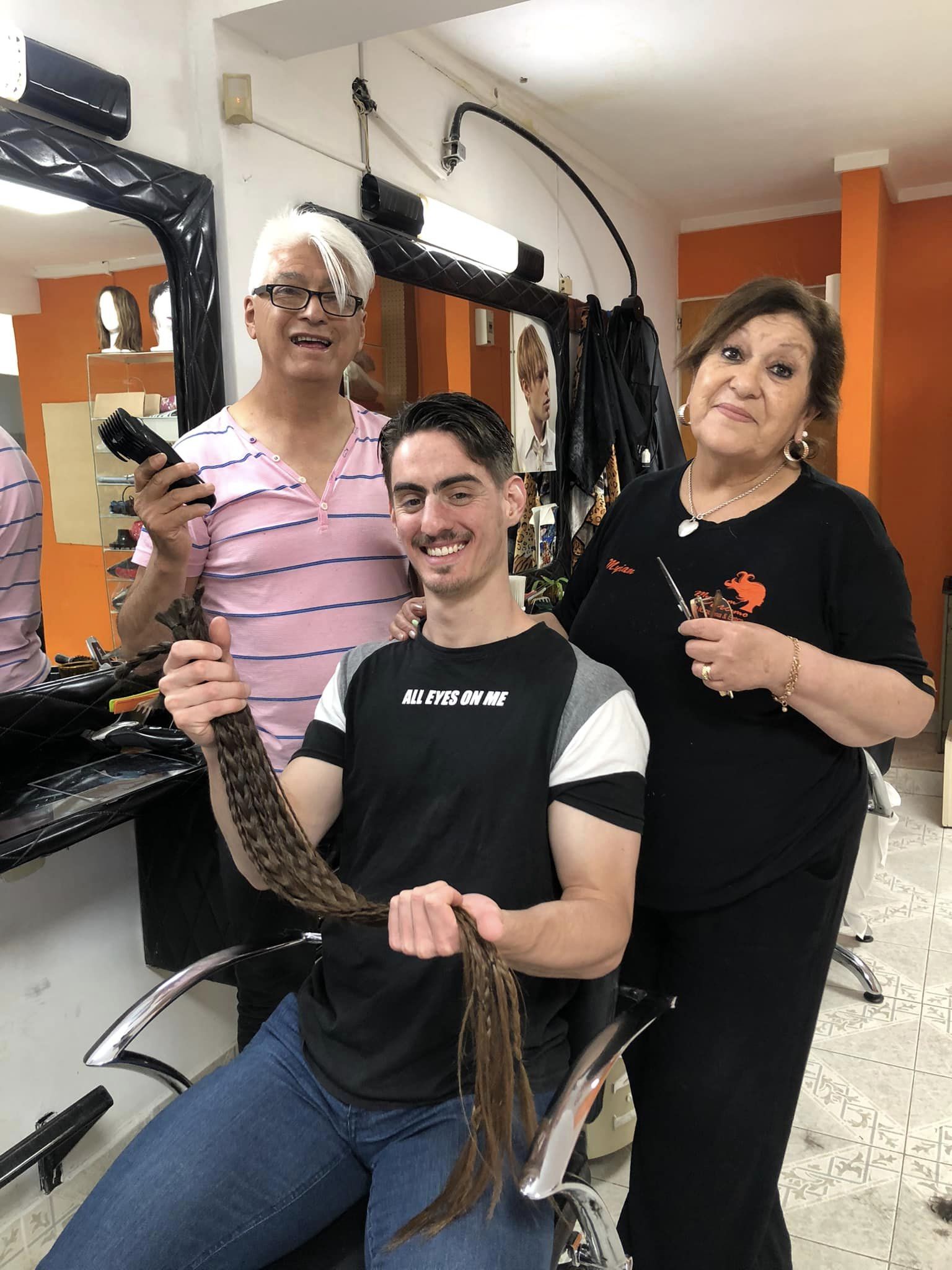 Tras nueve años sin cortarse el pelo, cambió de look en Roca por una ...