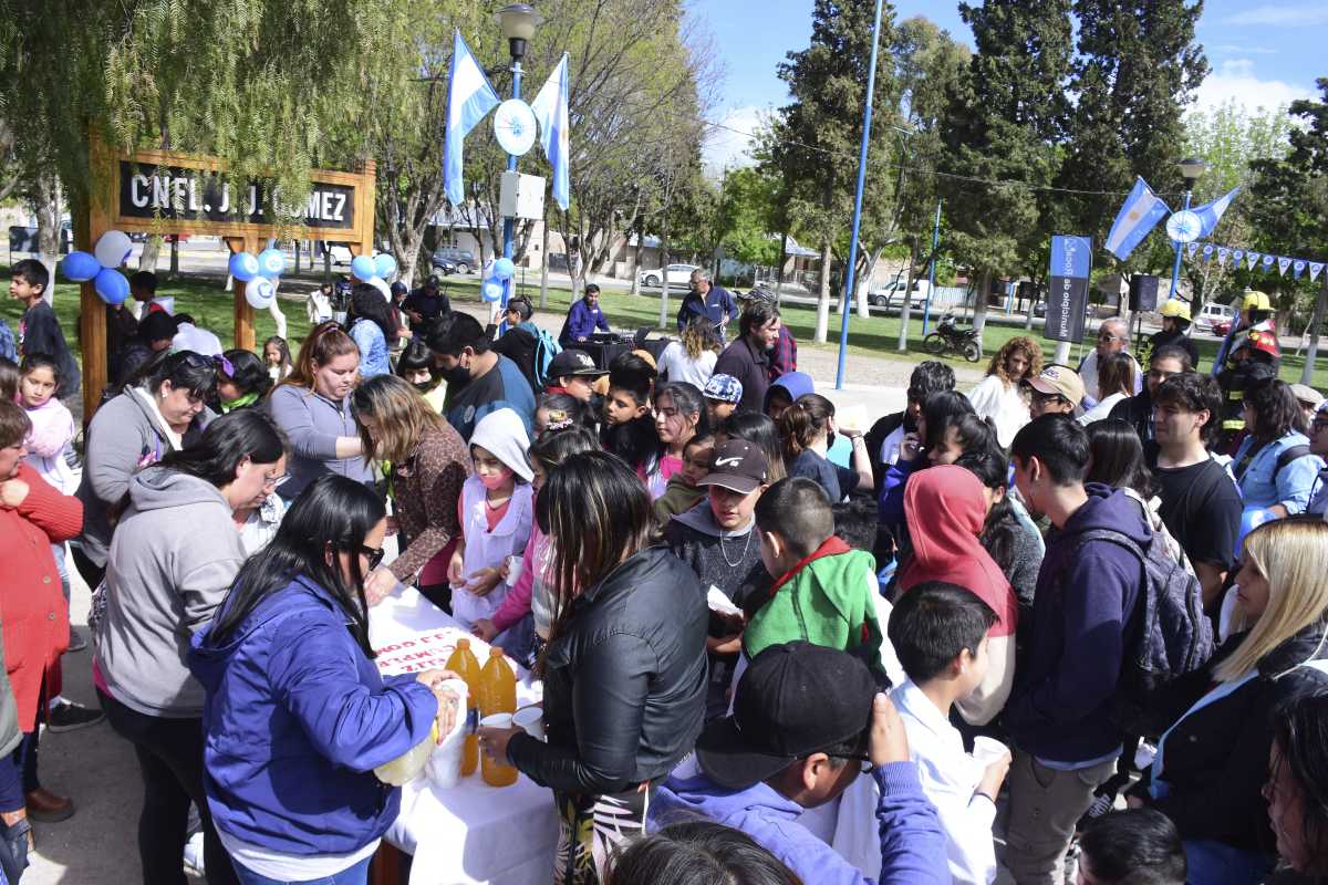 Con presencia de la intendenta de Roca, J. J. Gómez festejó sus 106 ...
