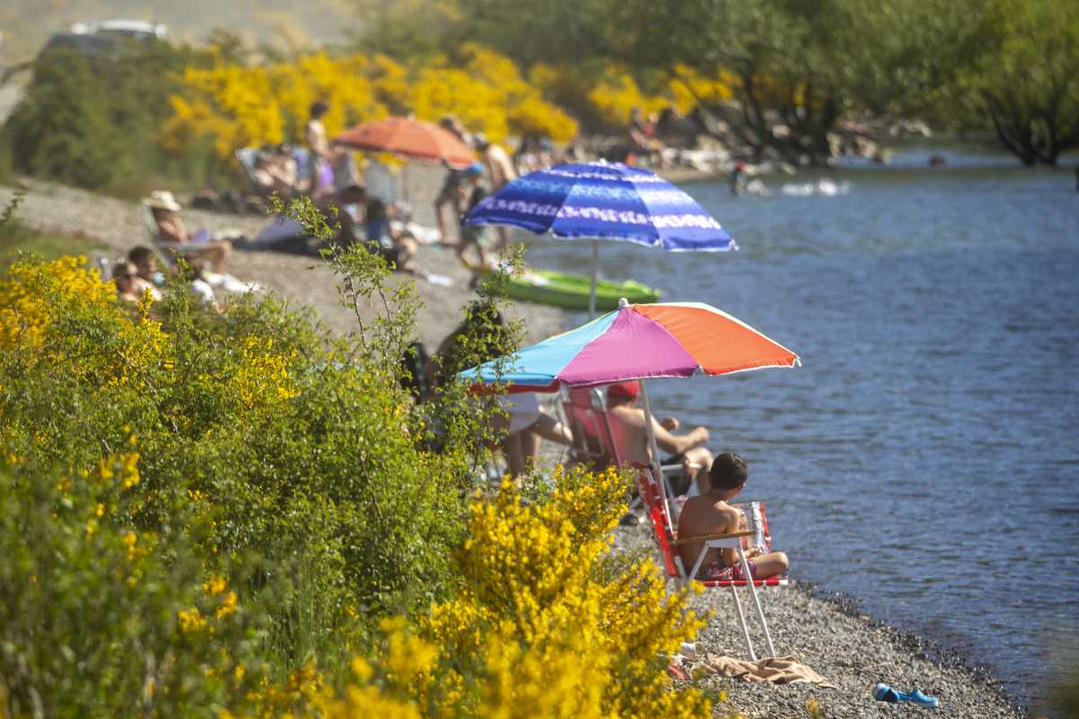 El lago Lolog una playa que deslumbra con su belleza en San Martín de ...