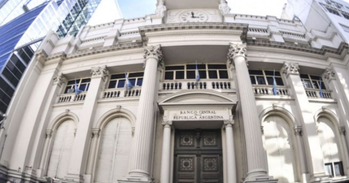 The blue dollar reached 600 pesos on another day with a loss of ...