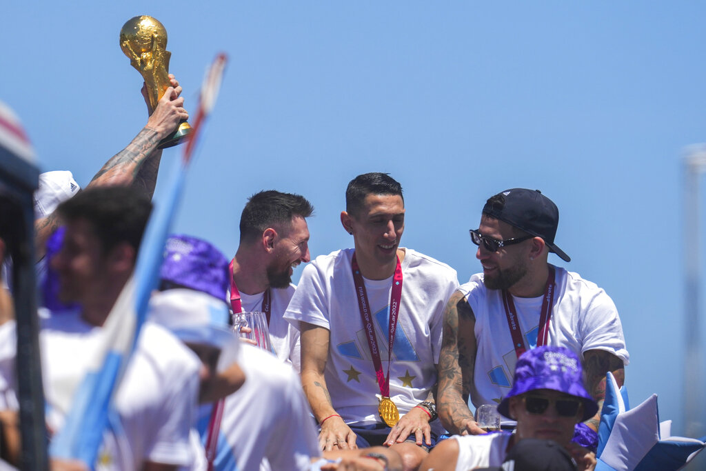 Ángel Di María volvió a su casa en Rosario como campeón del Mundo ...